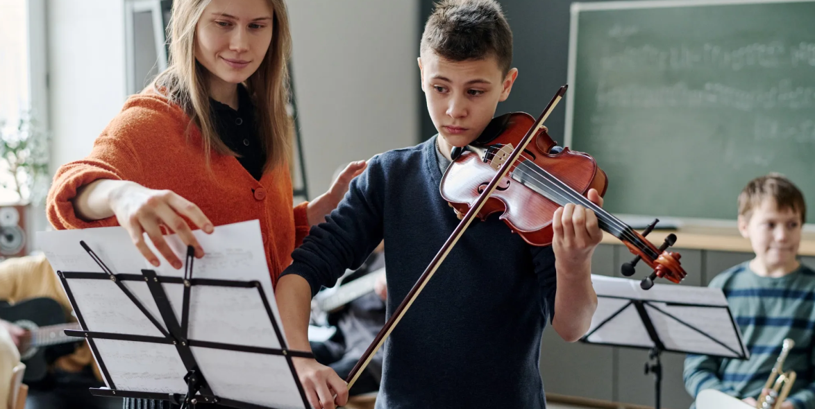 Violin Classes That Bring Out Your Best - WIMA - West Island Music Academy